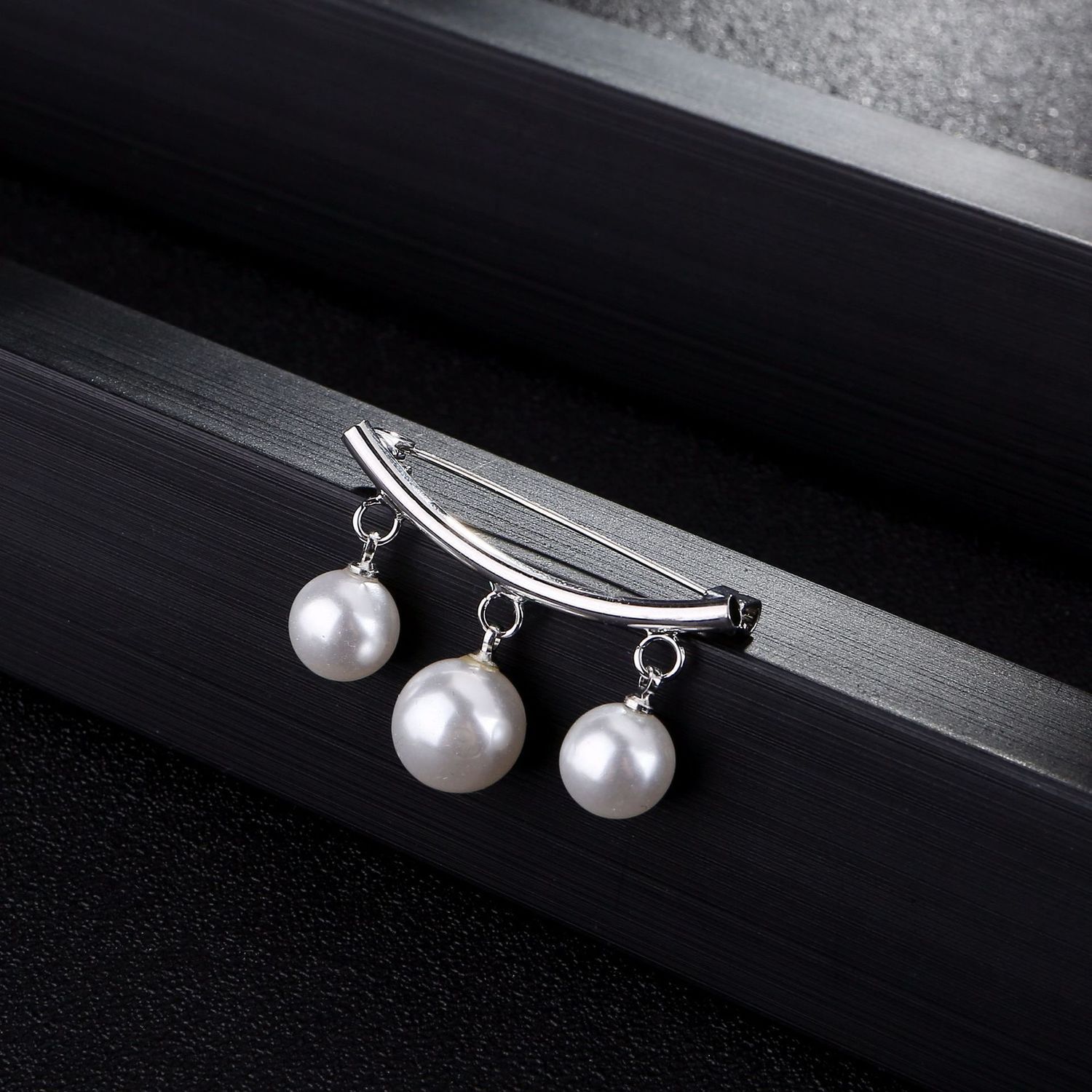 Best price for Elegant Fashion Pearls Brooch Pins For Women Fixed ...