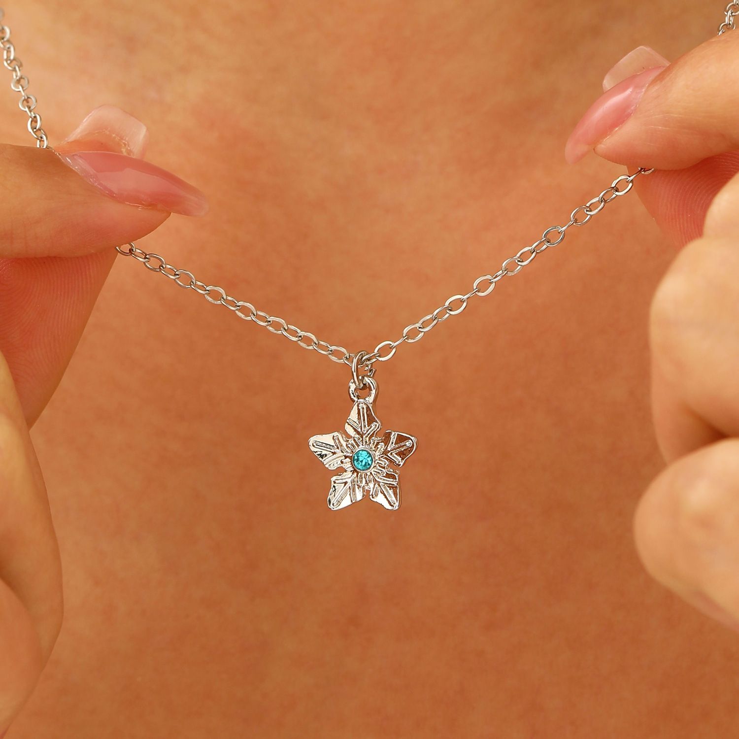 Best price for The new high-end five-pointed star snowflake necklace ...