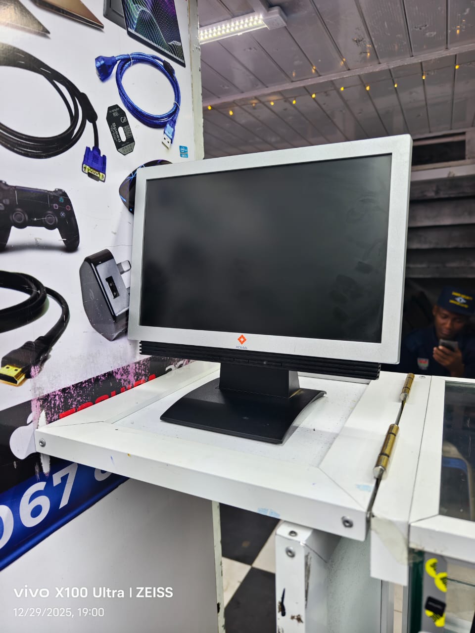 Best price for Quick sale!!HP Refurbished xcess LCD Monitor; VGA PORT ...