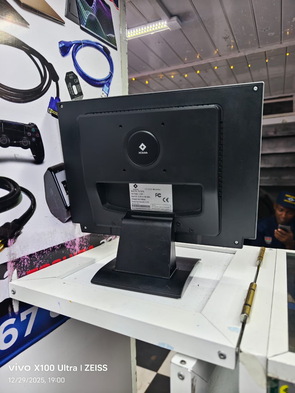 Best price for Quick sale!!HP Refurbished xcess LCD Monitor; VGA PORT ...