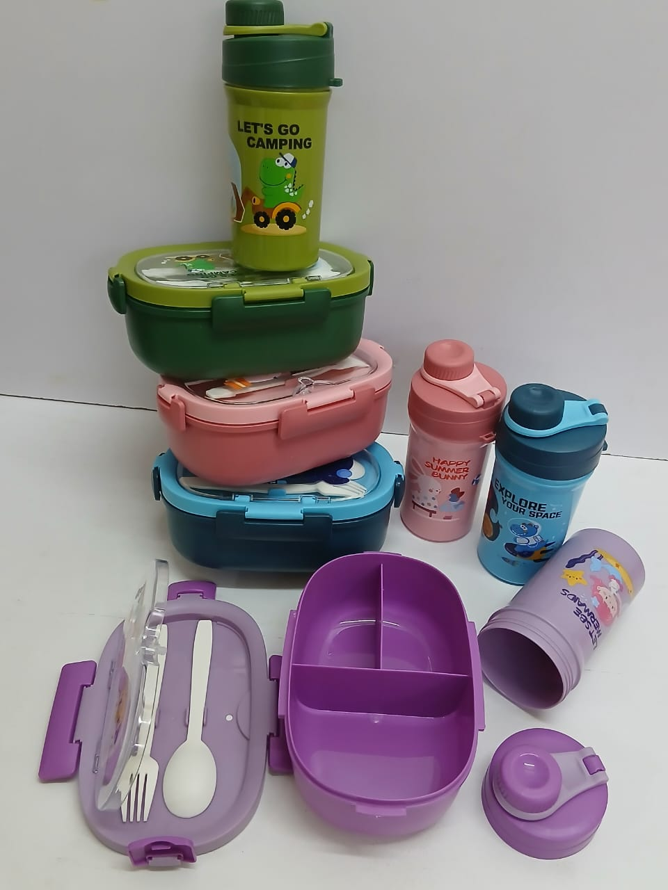 Best price for Gift pack snack set snack box {1000ml} + water bottle ...