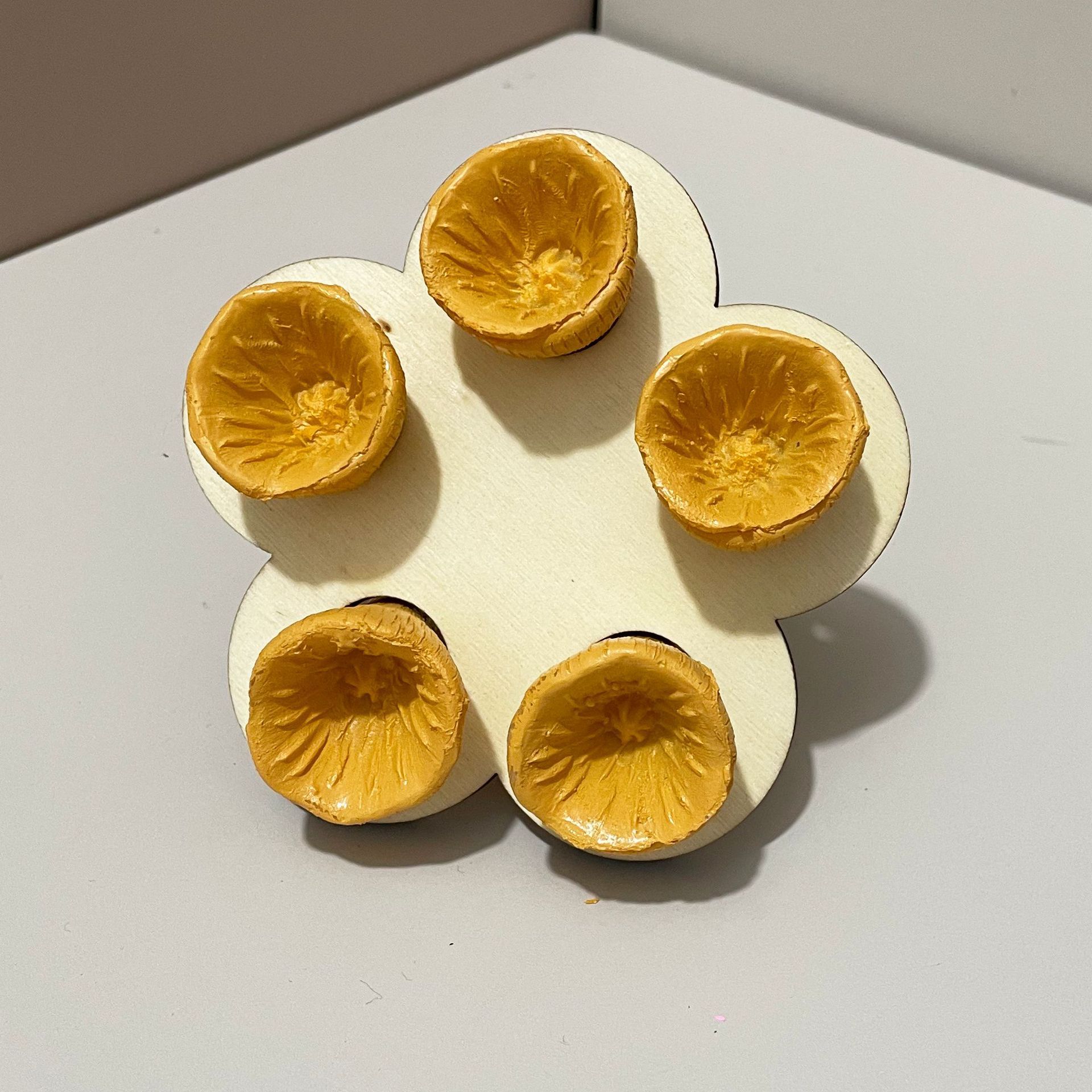 Best price for Resin Flower Bee and Insect Water Feeding Cup for Wooden ...