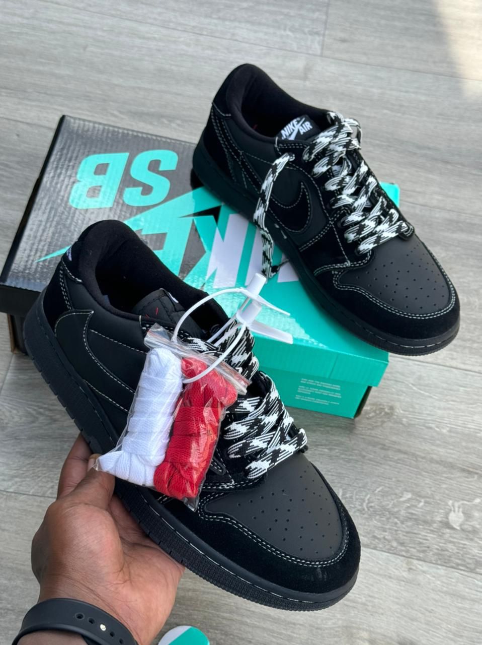 Best price for Men's Shoes Travis Scott x J1 Low OG Sneakers