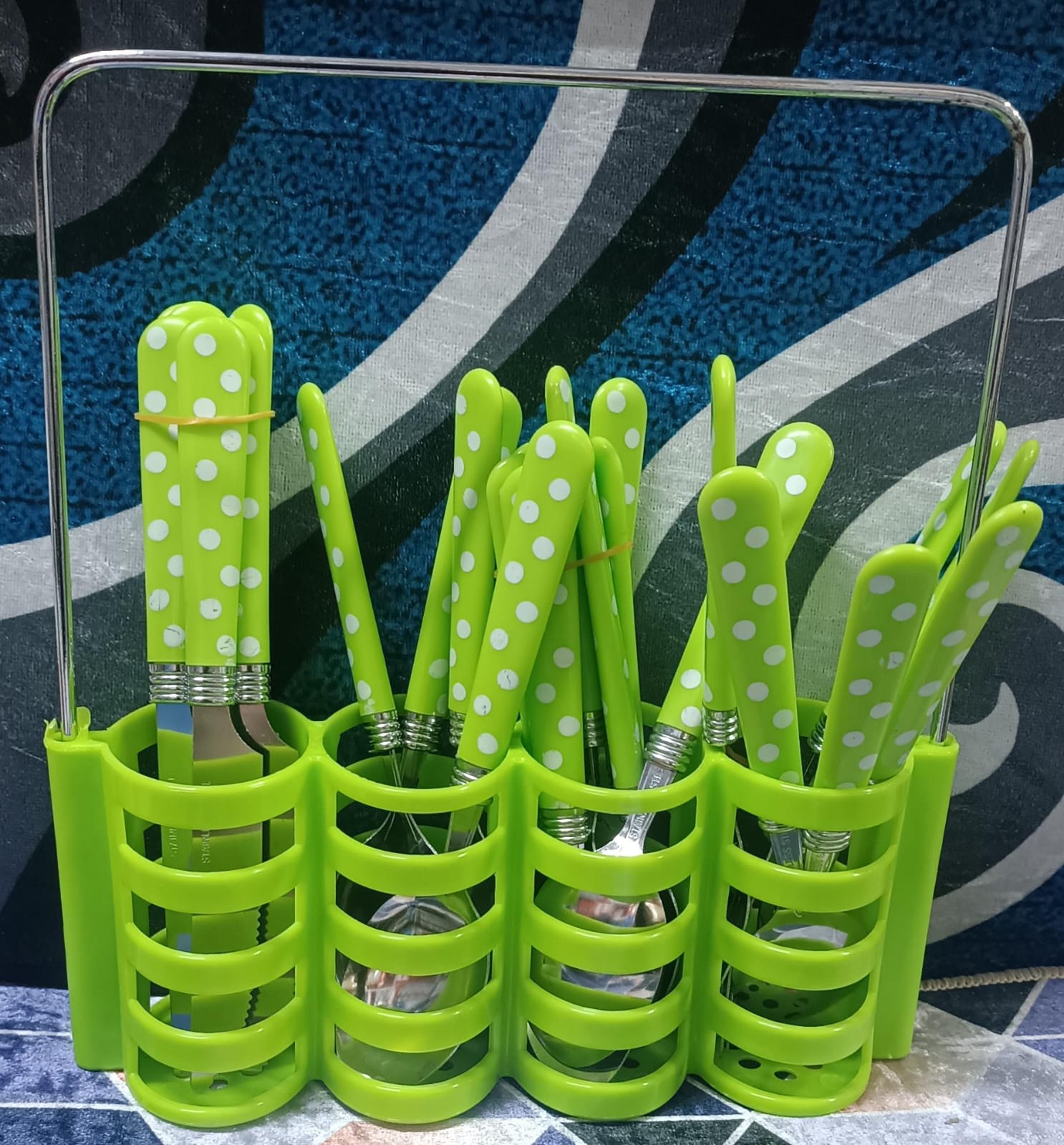 Best price for Cutlerry set The stand has a good number of compartments ...